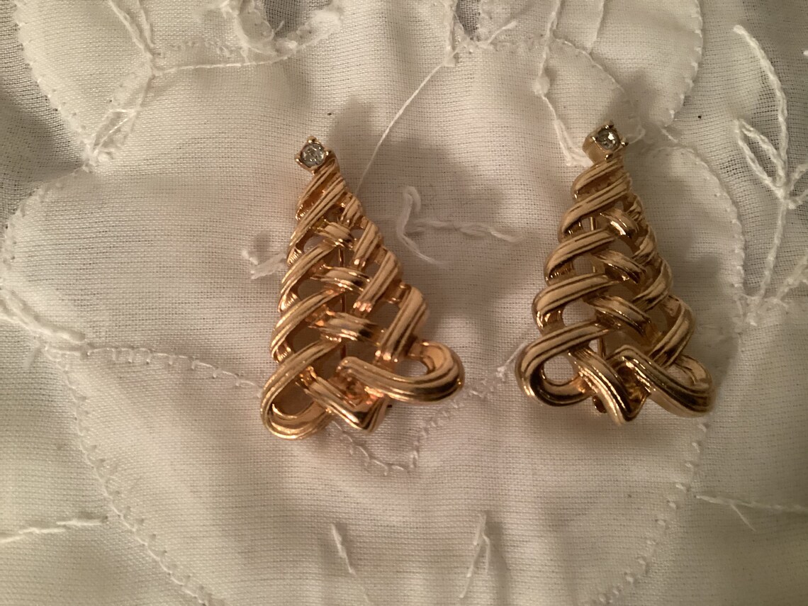 Sale***pair of Vintage AVON CHRISTMAS TREE Pins Both the Same and ...