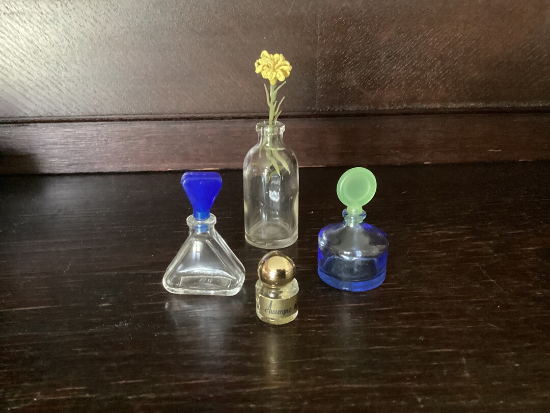 Sale3 Tiny Vintage PERFUME BOTTLES and PYREX Vase 2 Liz Claiborne With ...