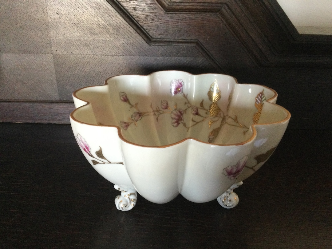 Vintage Porcelain FLUTED 3 Legged BOWL Beautiful Gold Leaves and ...
