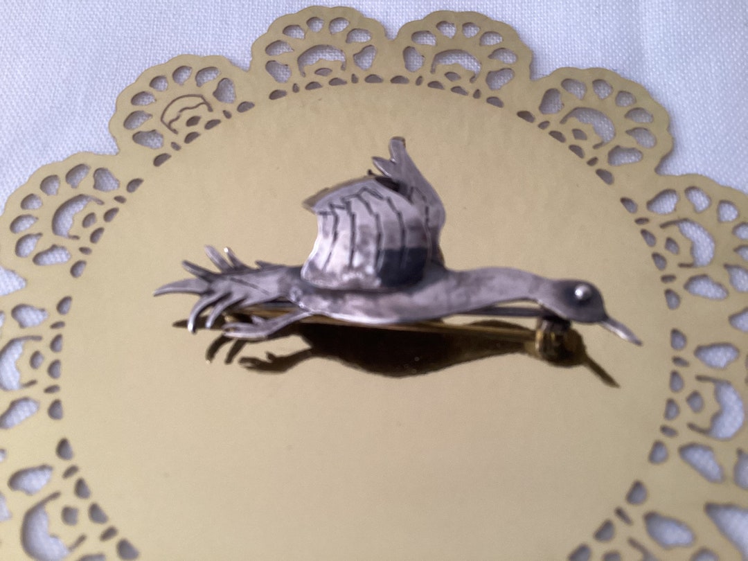 Vintage Unmarked Silver FLYING BIRD Brooch Detailed and HTF Flying Bird ...