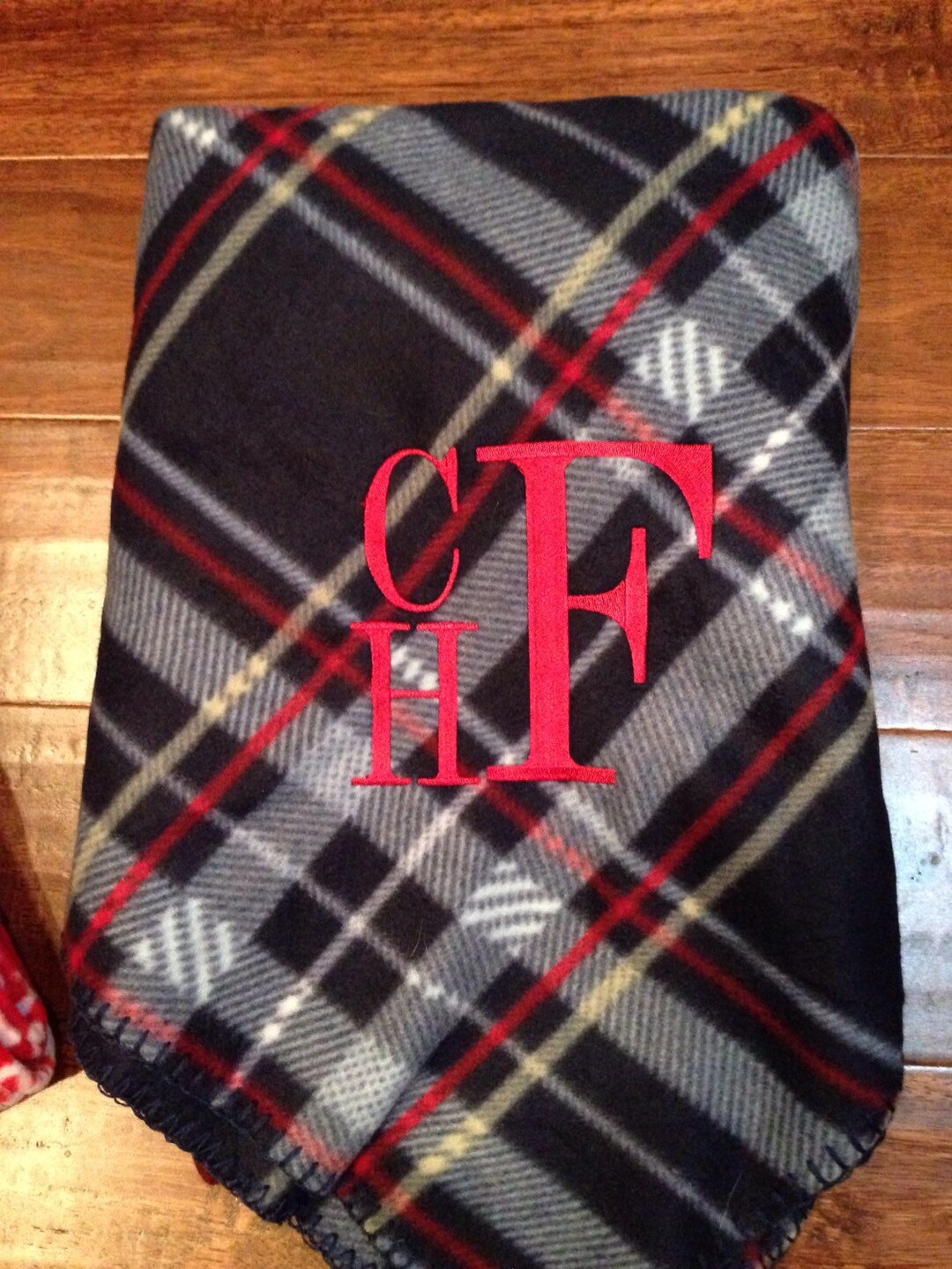 Monogrammed fleece throw blanket - Etsy.de
