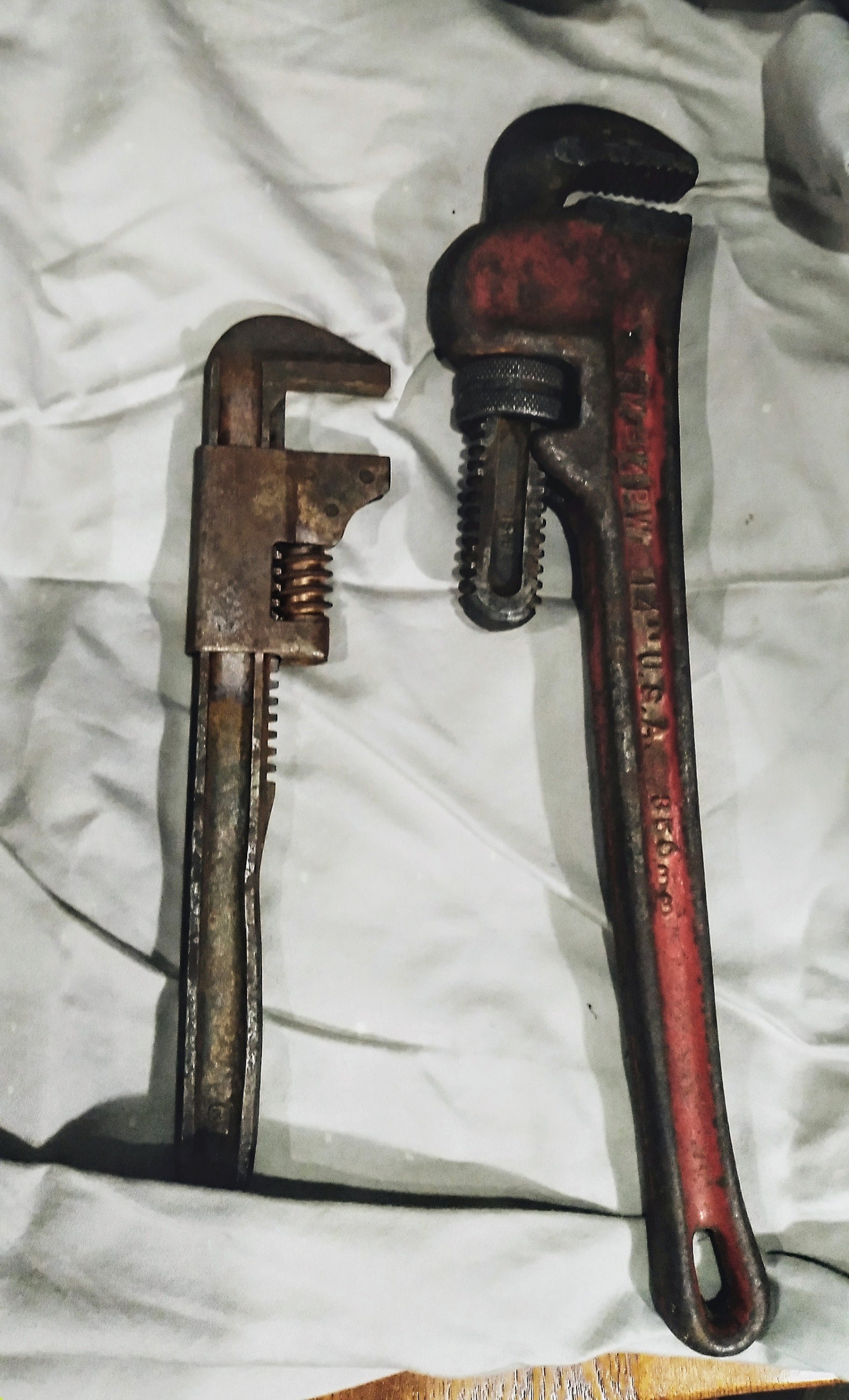 2 Heavy Duty Pipe Wrenches Large One is 15 and the Smaller One is 9. in ...