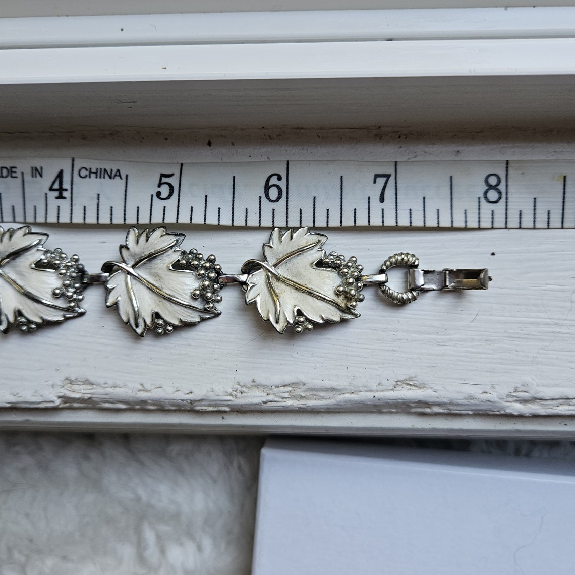 Vtg Sarah Coventry 3 Piece Silver and White Leaf Pattern Chocker ...