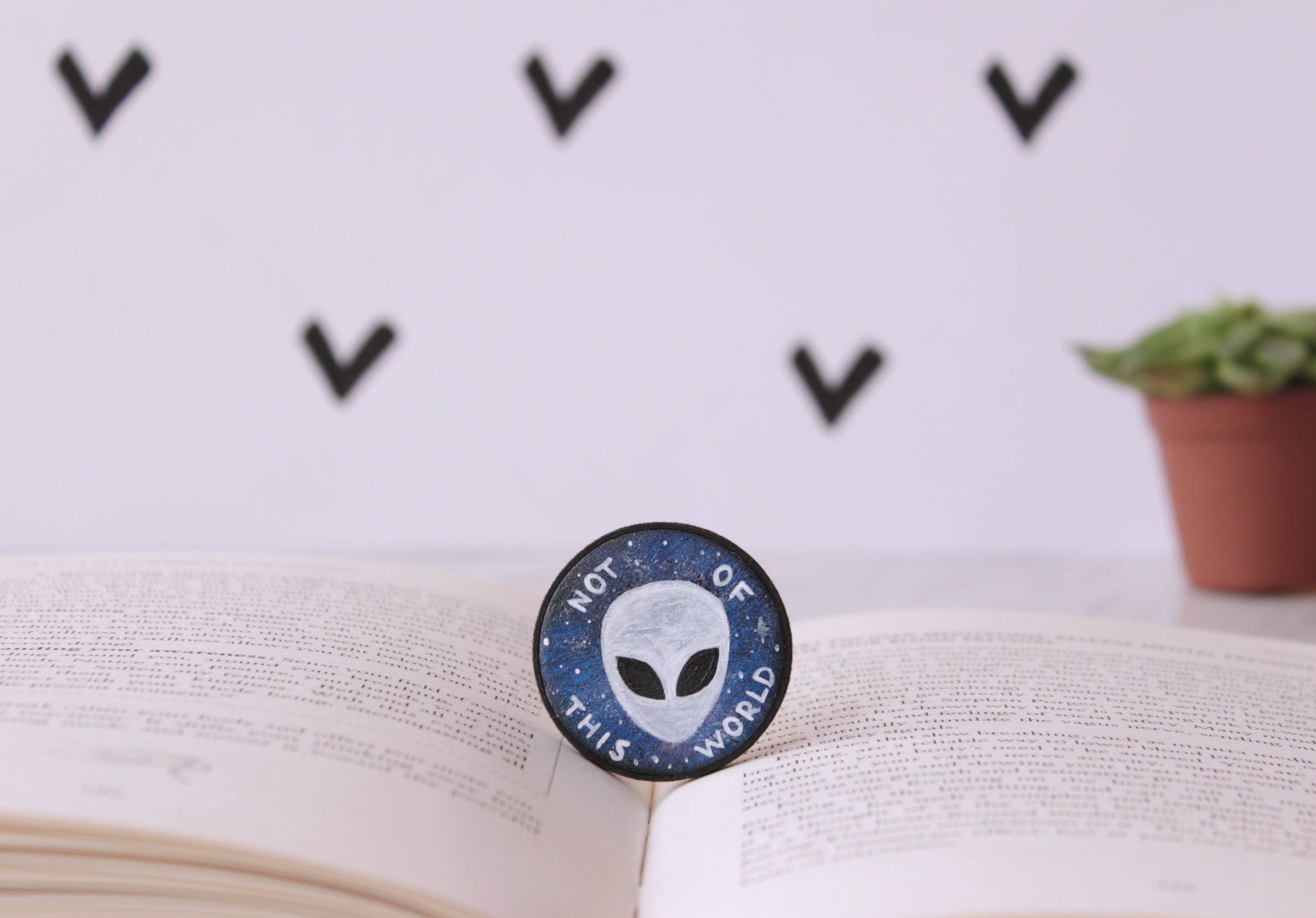 Wooden Alien Space Brooch Gift for Her Wood Arctic Jewelry - Etsy Denmark