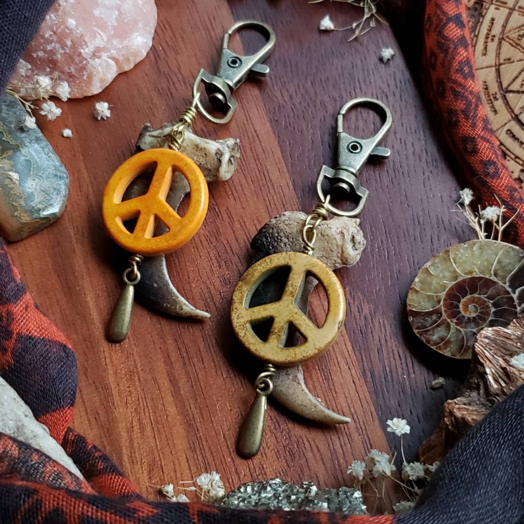 Replica Bear Claw & Peace Sign Keychain, Keychains, Zipper Pulls ...