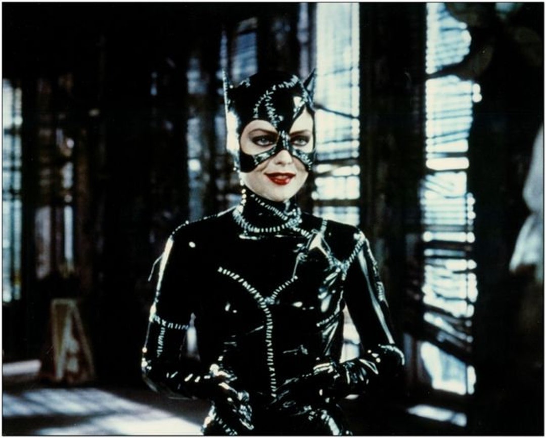BATMAN RETURNS - 1992 - One 8x10 Color Movie Photo - #6 - Michelle ...