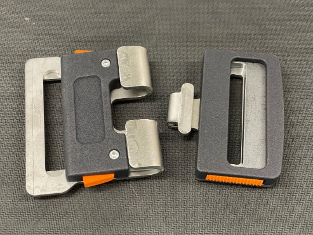 Bat Vengeance Steel Utility Belt Buckle Prop Accurate Functional ...