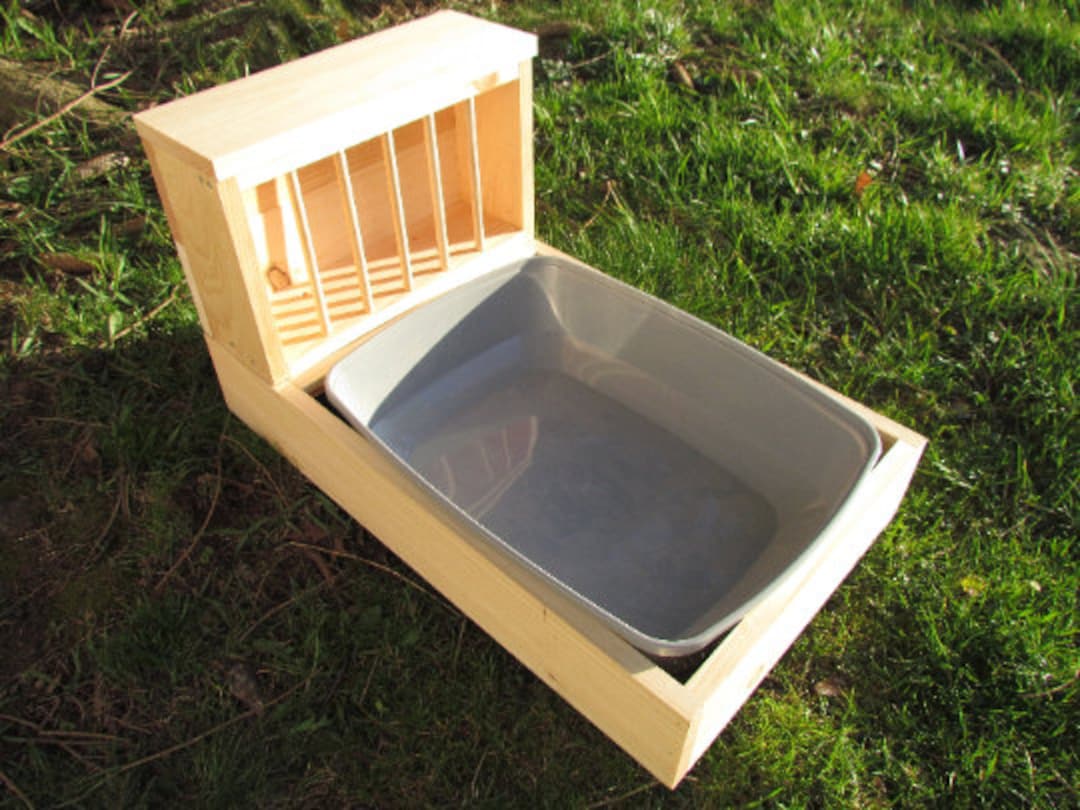 Medium Vertical - Hop Box: Rabbit Bunny Hay Feeder and Litter Pan Combo ...
