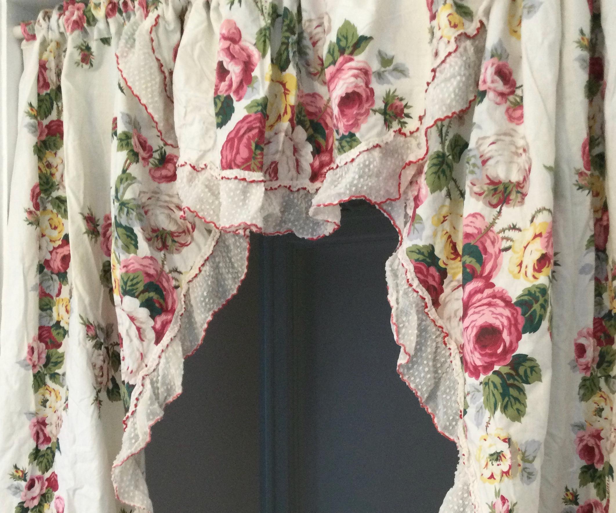 VINTAGE 40s SHABBY French Cabbage ROSES Chintz Window Valance or ...