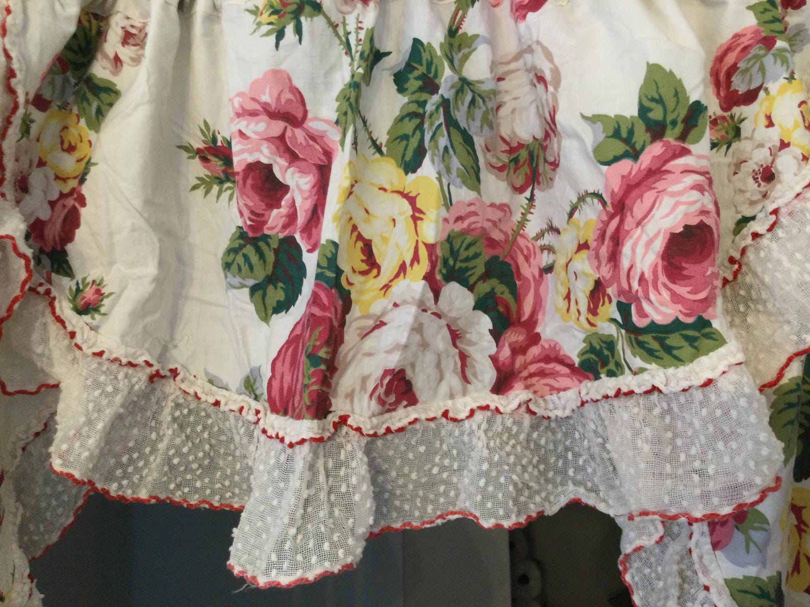 VINTAGE 40s SHABBY French Cabbage ROSES Chintz Window Valance or ...