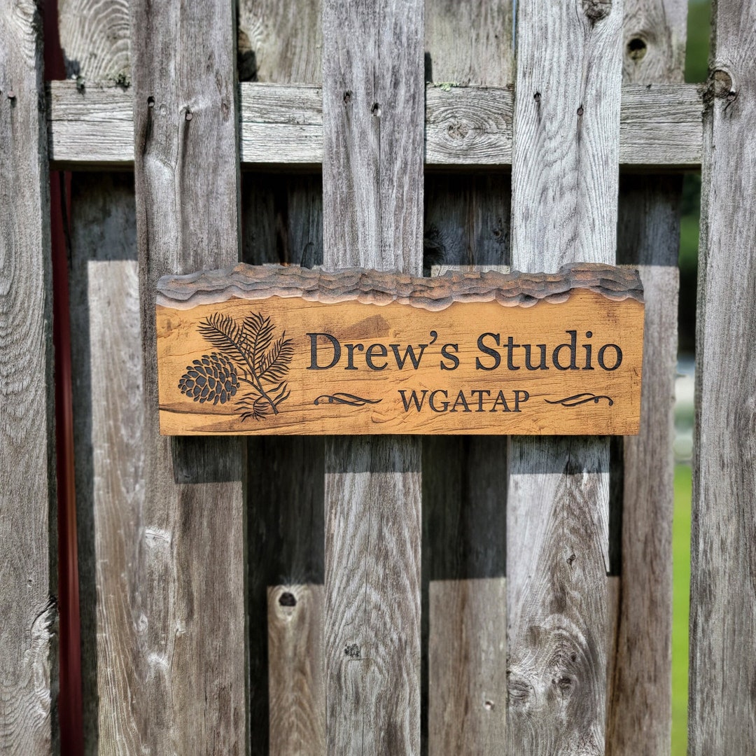Rustic Family Name Sign, Live Edge Wall Art, Cabin Sign, Wood Slice ...