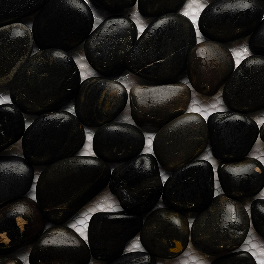 CNK Tile Polished Black Pebble Tile Natural Stone Mosaic Mesh Backing ...