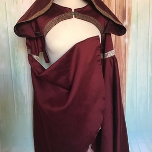 Castellana Shoulder Cover With Hood - Etsy