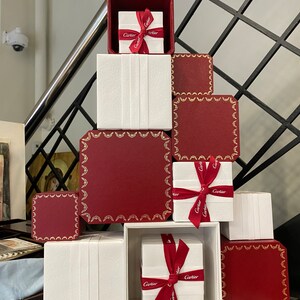 CARTIER Dealer Red White Box’s Window Display Cartier Christmas Display ...