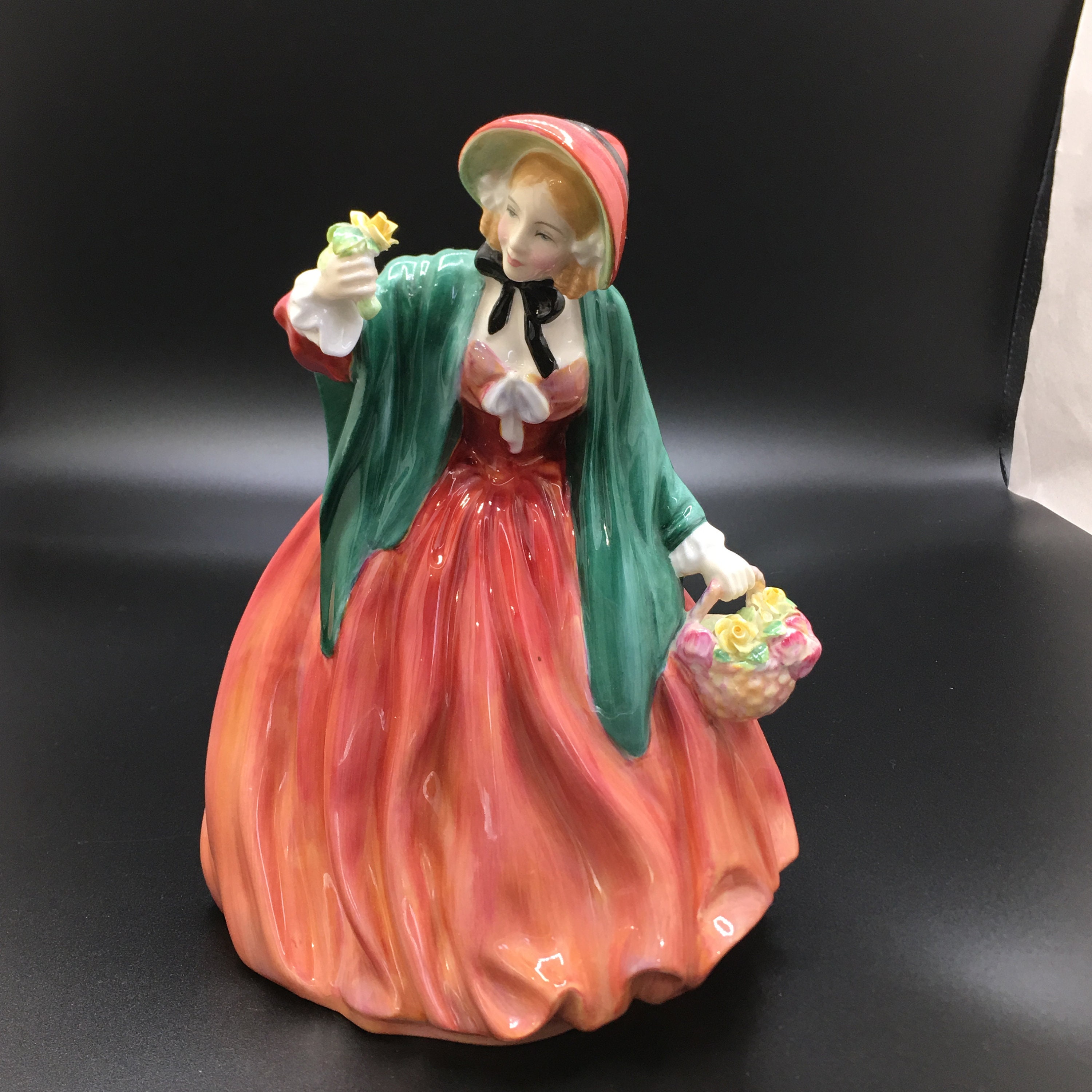 Figurines ROYAL DOULTON Lady Charmain HN1949 Made In England Bone China ...
