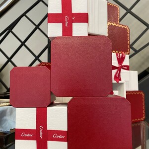CARTIER Dealer Red White Box’s Window Display Cartier Christmas Display ...