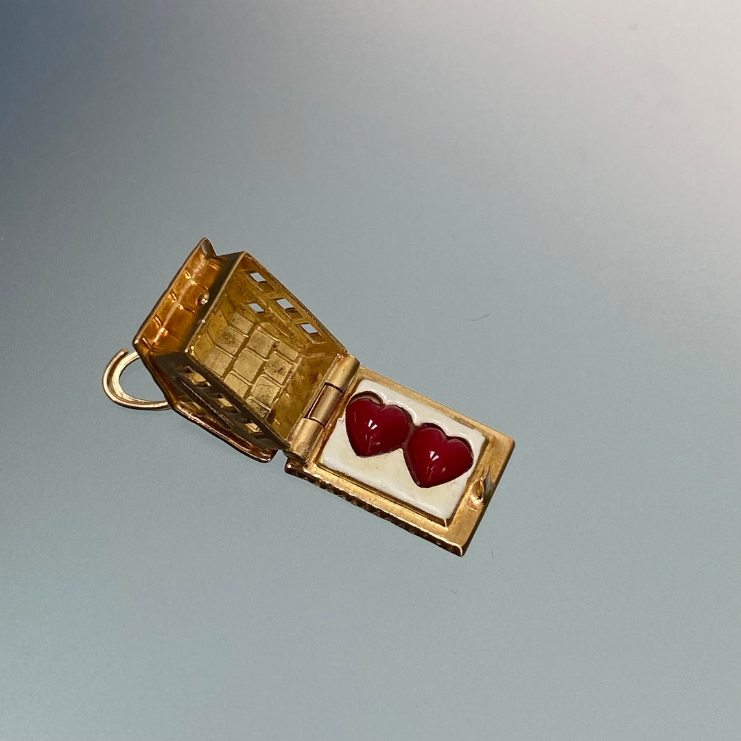 Vintage 3D Cabin Charm 18kt Yellow Gold Log Cabin Pendant Two Hearts ...