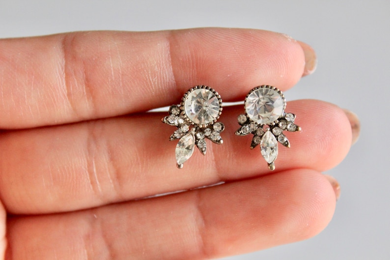 Dainty Silver Stud Earrings minimal earrings/ modern studs/ | Etsy