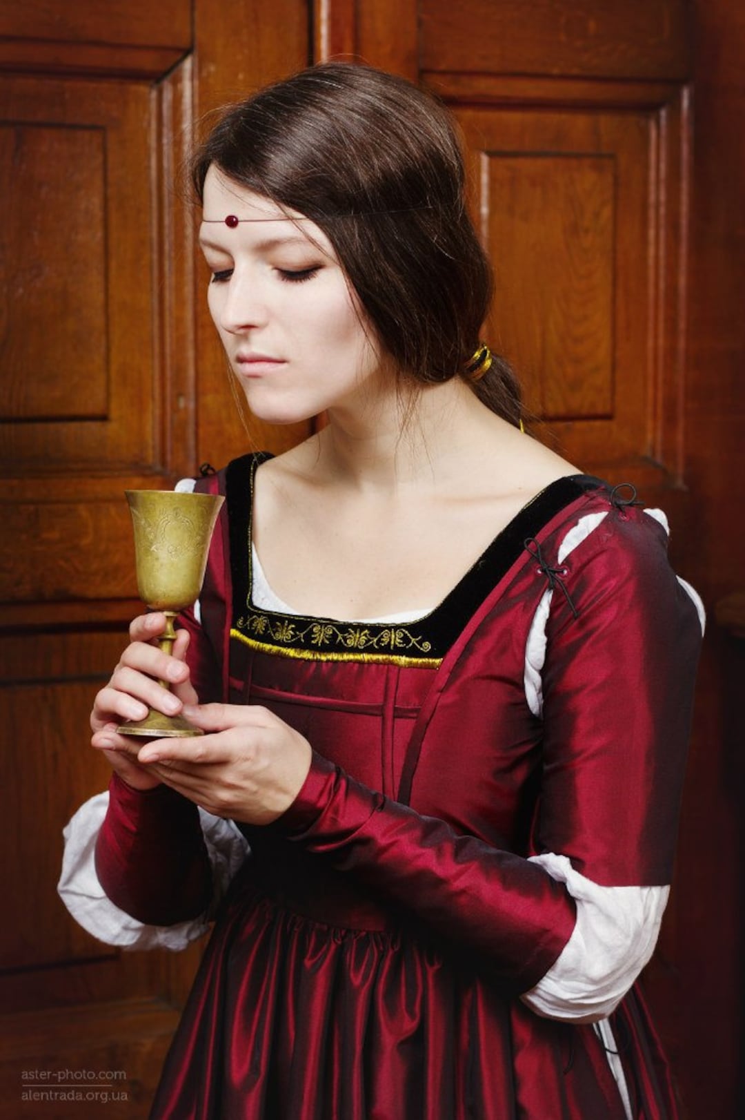 Renaissance Gown, La Belle Ferroniere Da Vinci Style, 1490s Historical ...