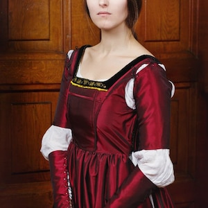 Renaissance Wedding Dress, 1490s La Belle Ferroniere Renaissance Dress ...