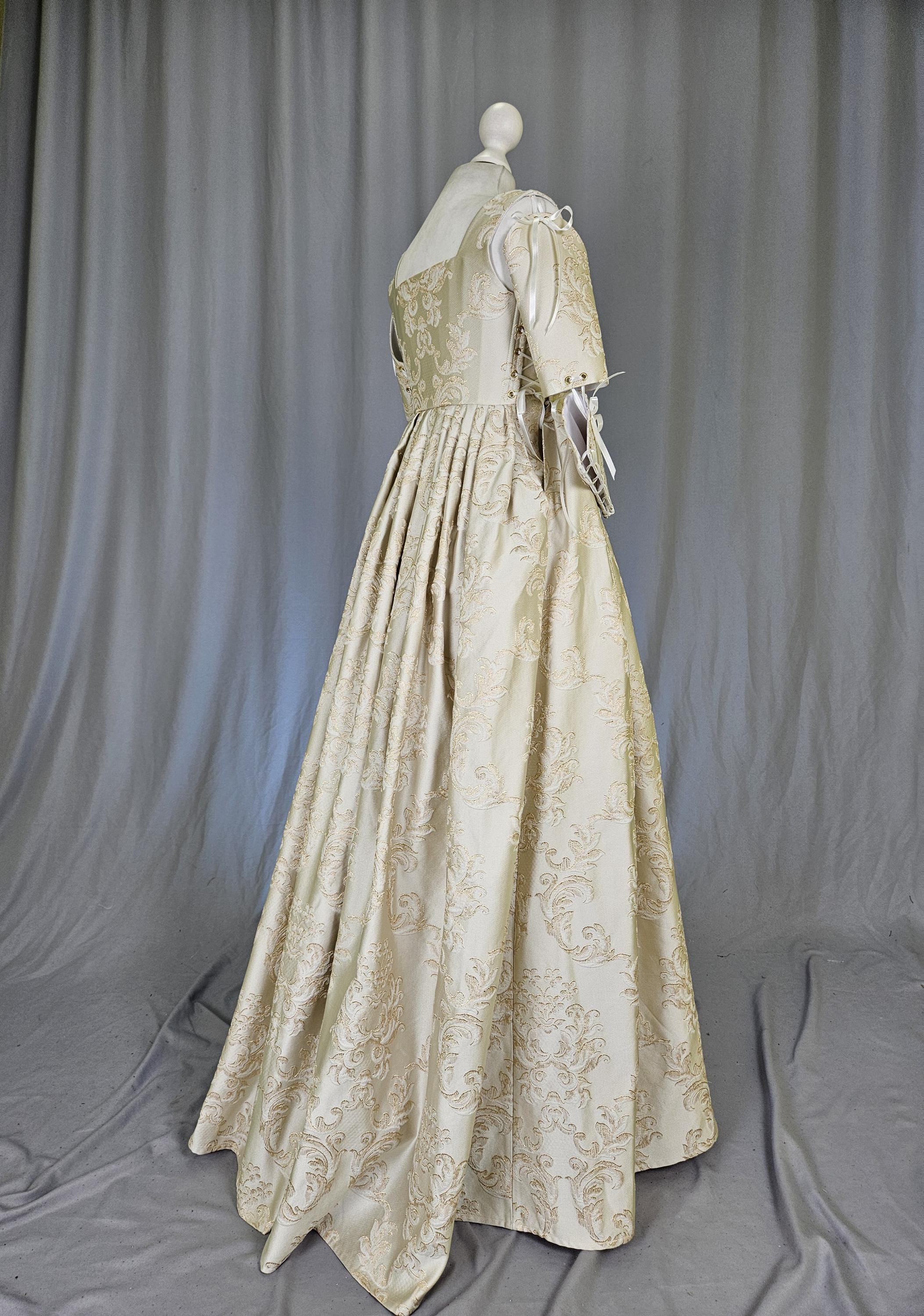 Renaissance Wedding Dress, Off-white Basic Renfaire Gown, 1490s ...