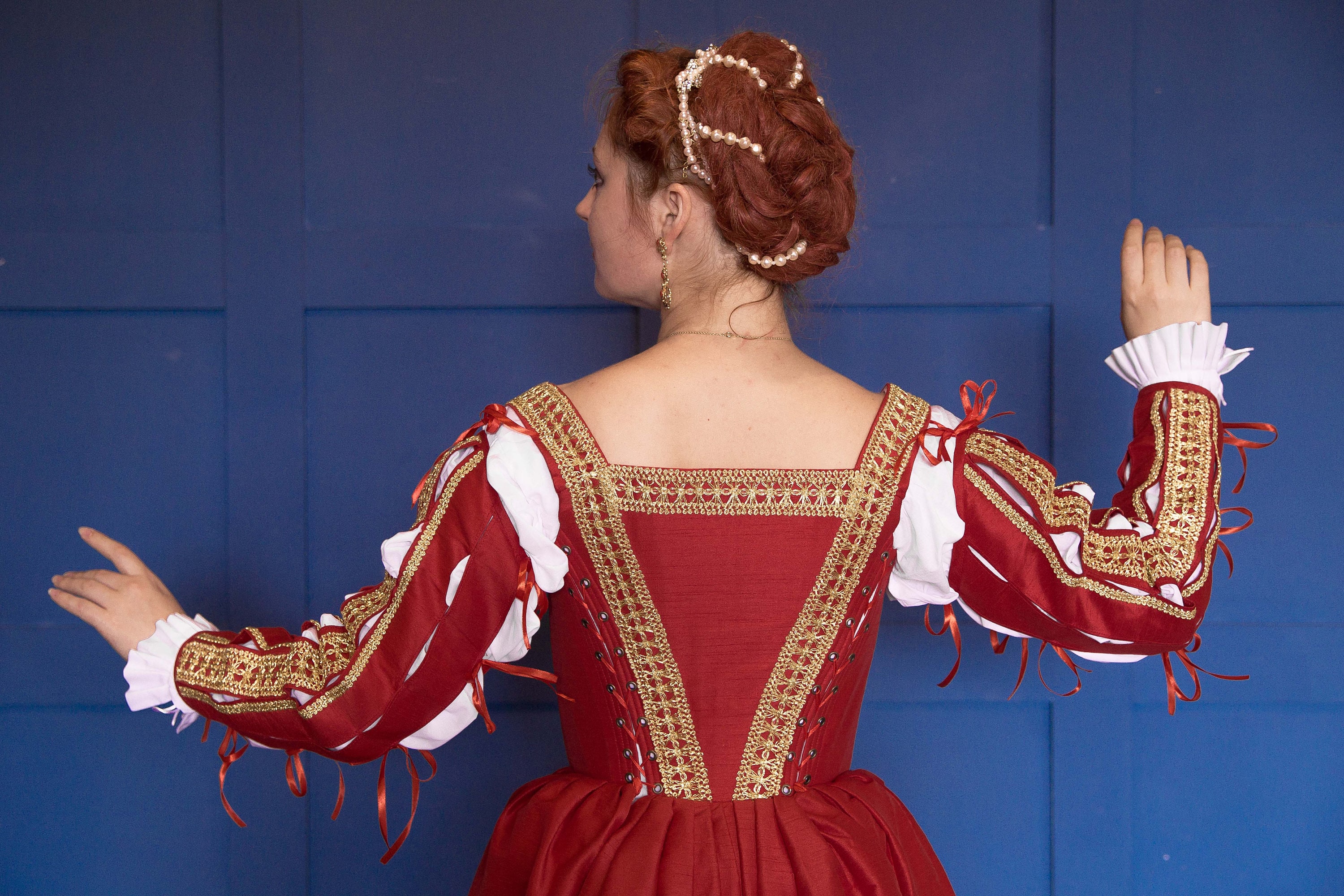 Red and Gold Renaisance Dress 1500s Italian Renaissance Gown - Etsy