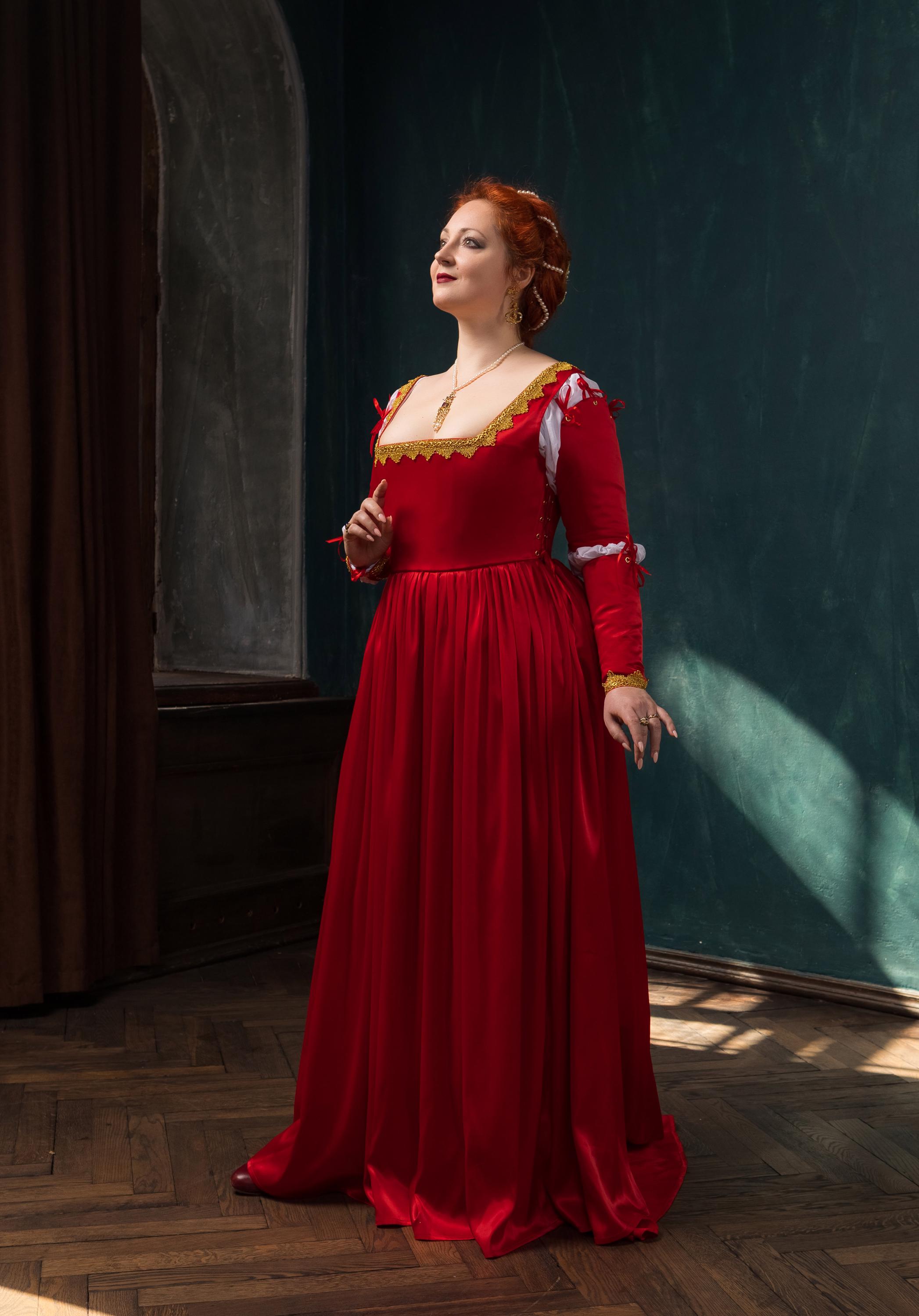 Red Renaissance Gown, Crimson 1490s Borgia Dress, Renfaire Female ...