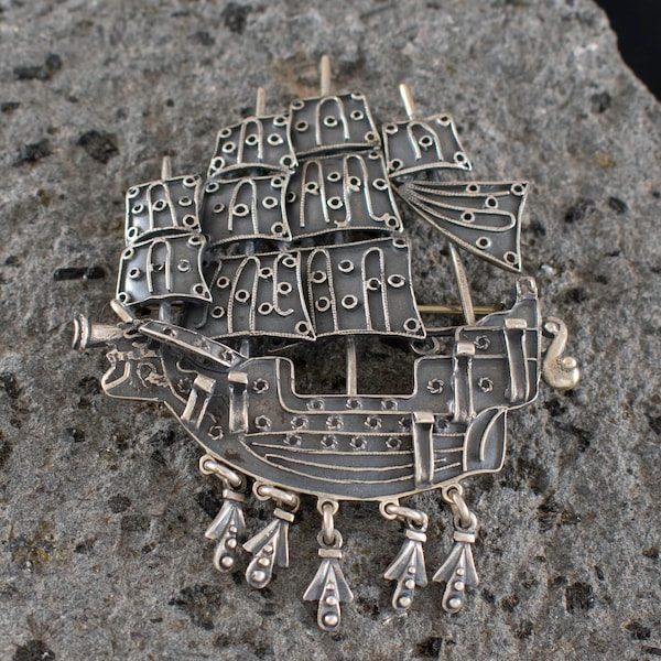 Pirate Ship Brooch - Etsy