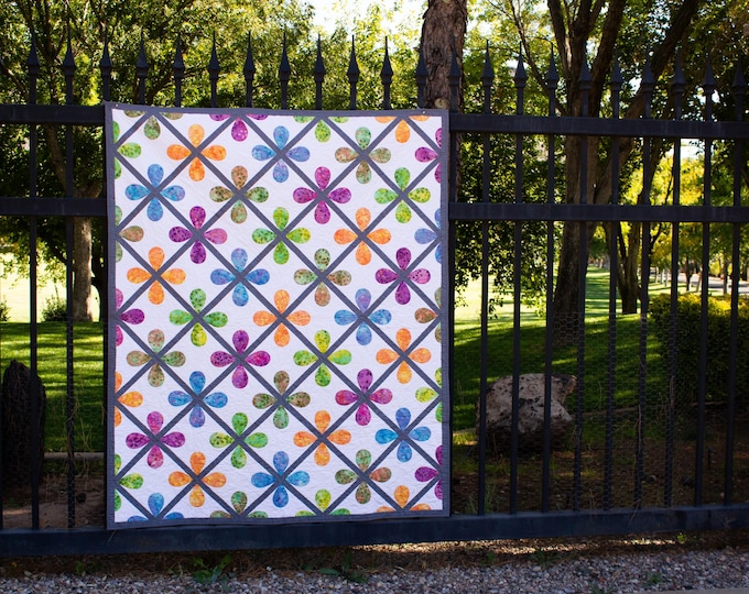 Windswept - Modern Drunkards Path Flower PDF Quilt Pattern. Make a Bold ...