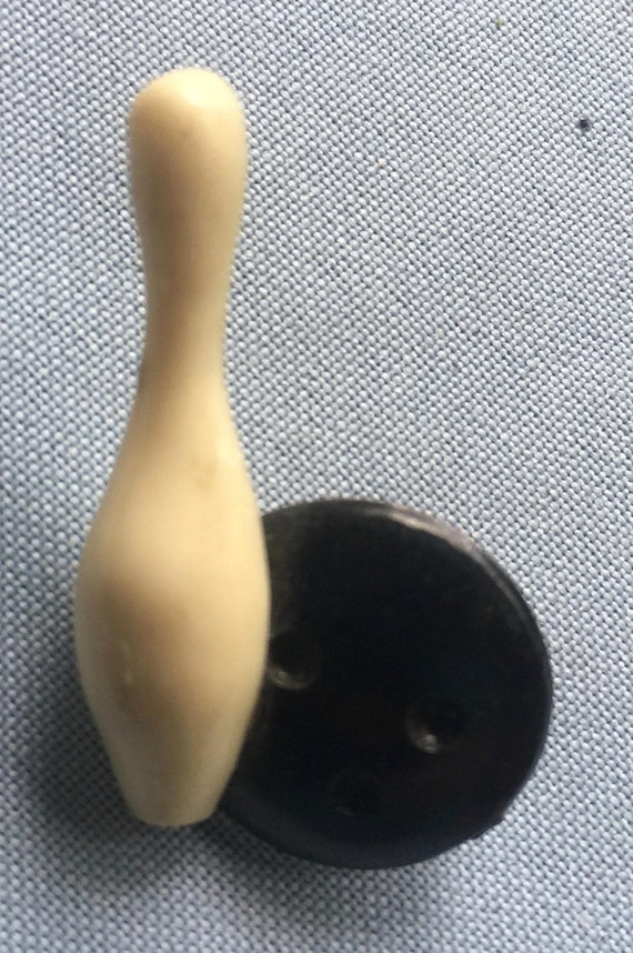 Bowling vintage brooch pin - Gem