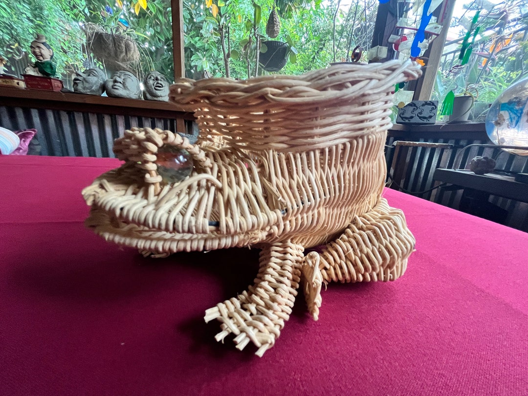 Rattan Frog, Tropical Decor, Decorative Wicker, Frog Art, Animal Art ...