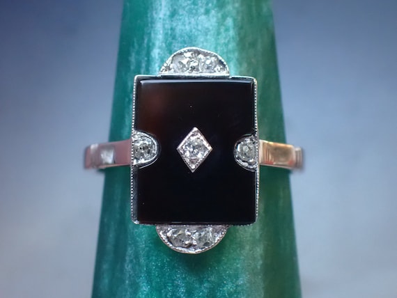 Art deco onyx and diamond ring store