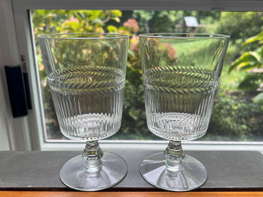 Pair of Seneca EDME Vertical Cut Crystal W/ Laurel Wreath Iced Tea ...