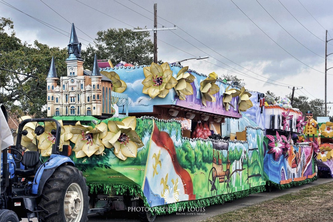 New Orleans Float at Mardi Gras, St Louis Cathedral Float, Home Decor ...