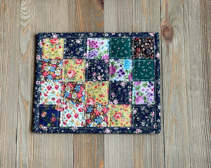 Quilted Mug Rug, Scrap Quilt Trivet, Quilted Snack Mat, Kitchen Decor ...