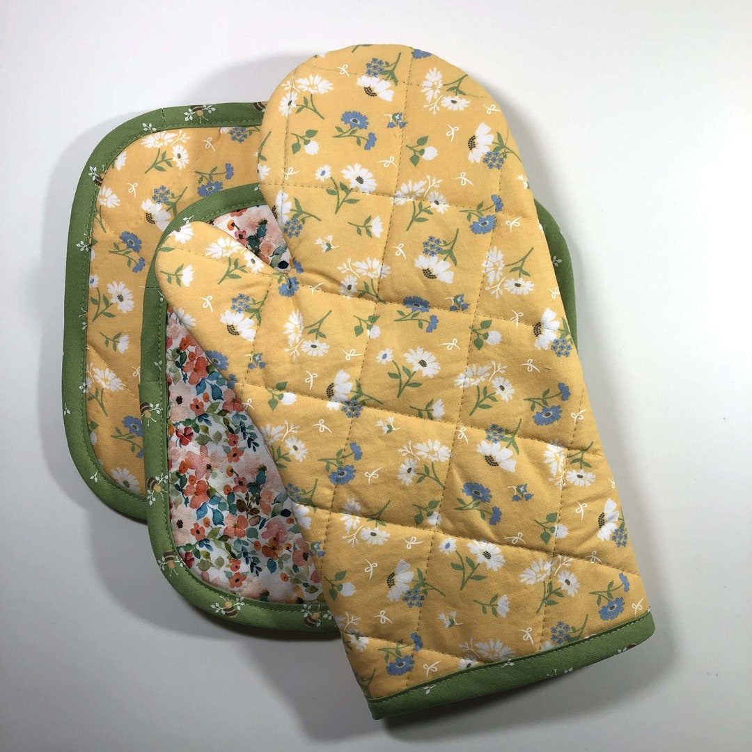 Potholders & Oven Mitt in Yellow and Green and Mini Floral - Etsy