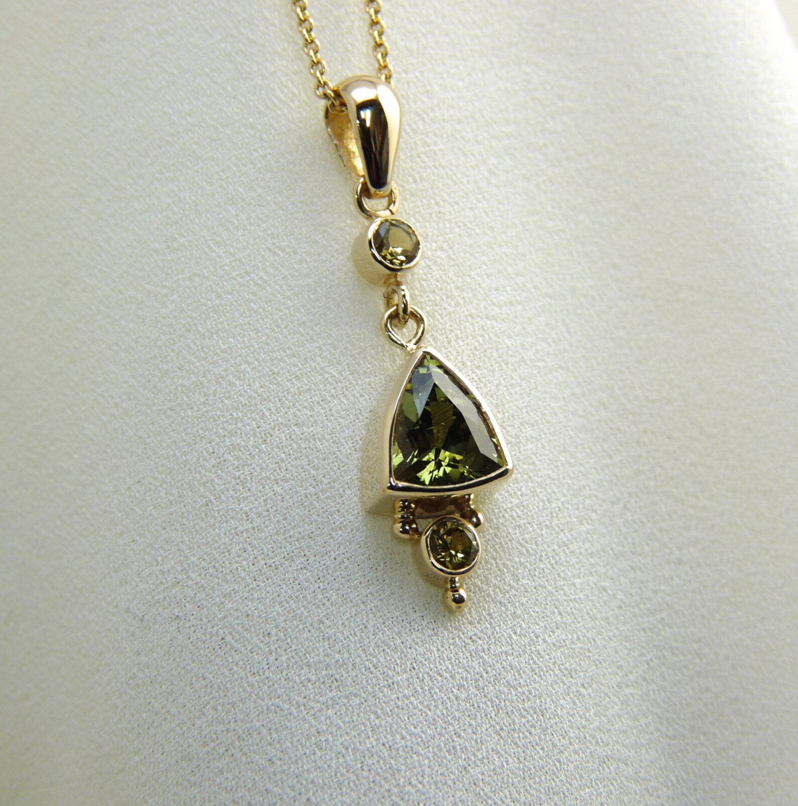 Chrysoberyl Pendant Green Stone Pendant Chartreuse Green - Etsy