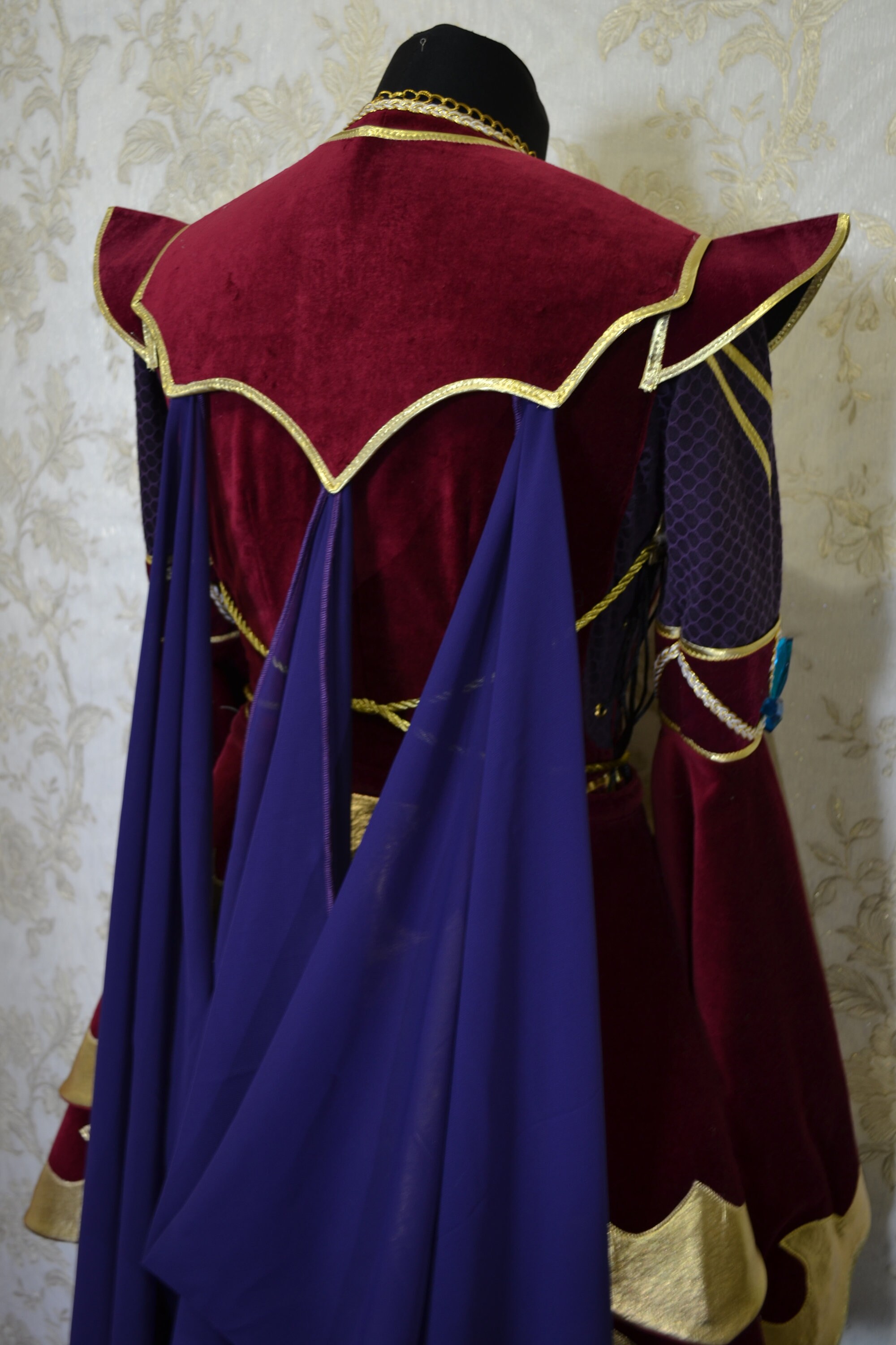 Elven Velvet Fantasy Gown – Handmade Luxury Elf Mage Costume | Italian ...