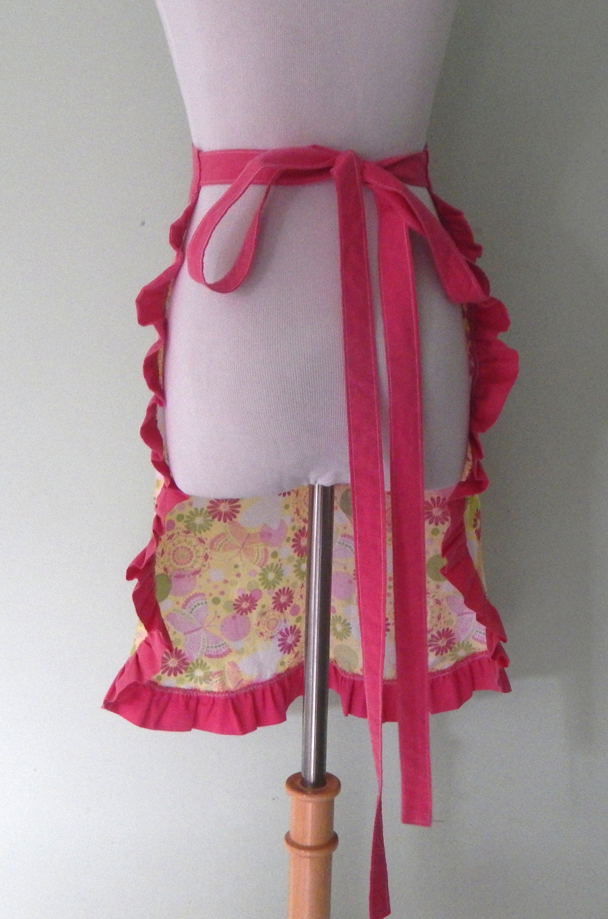 Vintage/1980's/pink Frilly Apron - Etsy