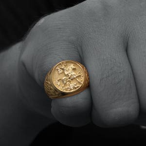 18k Gold Sovereign Signet Ring - Danelian Jewelry - Etsy