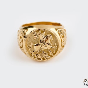 18k Gold Sovereign Signet Ring - Danelian Jewelry - Etsy