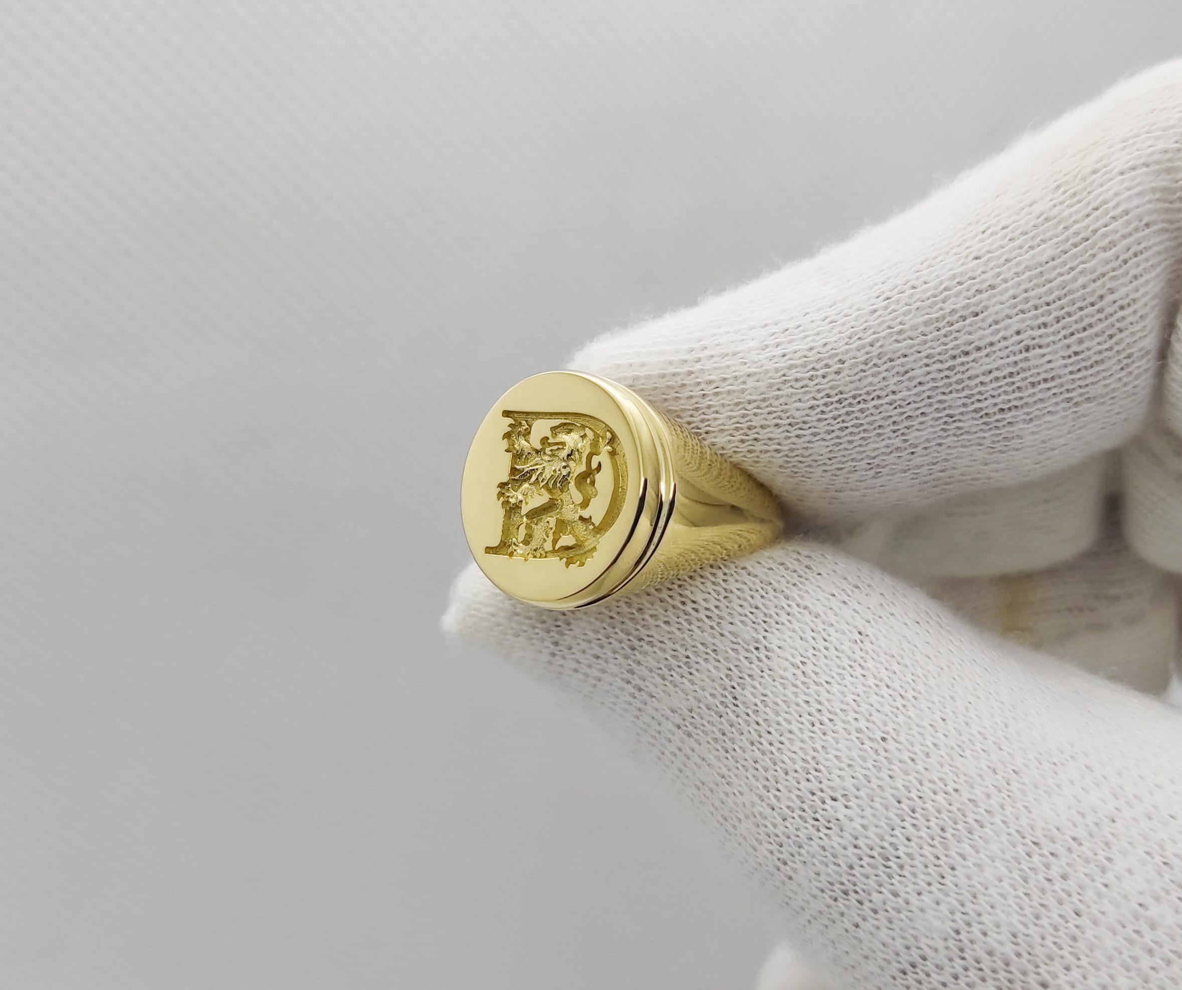 Gold Coat of Arms Signet Ring: Personalized Family Crest - Etsy