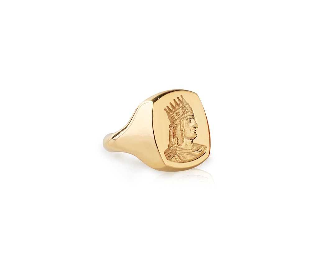 Royal Gold Signet Ring: Engraved King, Family Crest - Etsy
