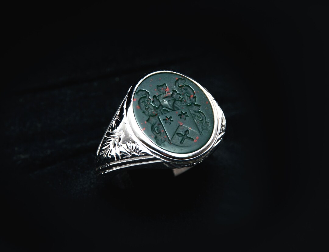Custom Family Crest Signet Ring: Engraved Gemstone, Solid Gold - Etsy
