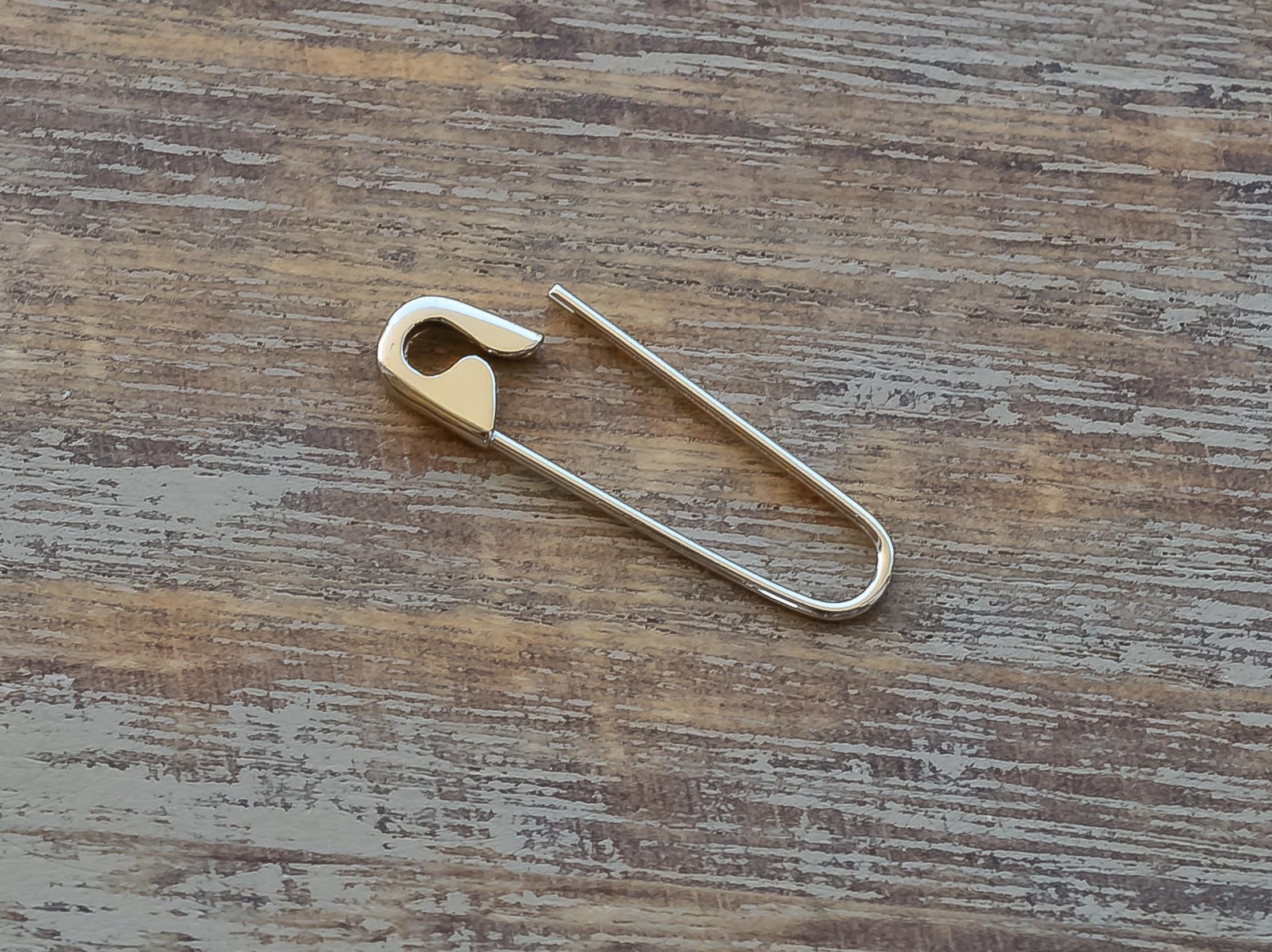 14K Gold Safety Pin Hoop Earring 1'' - Etsy