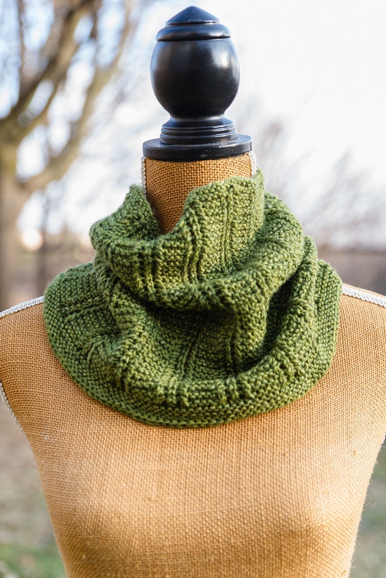 Garter & Lace Cowl Knitting Pattern - Etsy