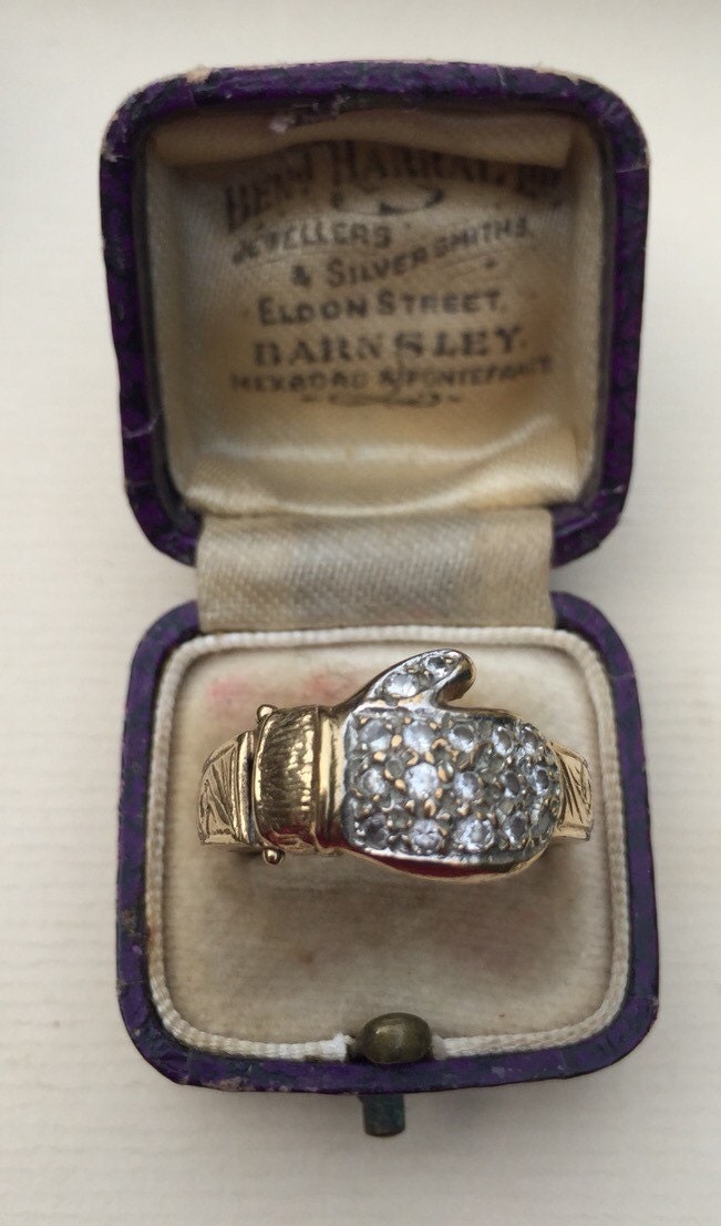 Vintage Gold Boxing Glove Ring, 9 Carat. Amazing piece