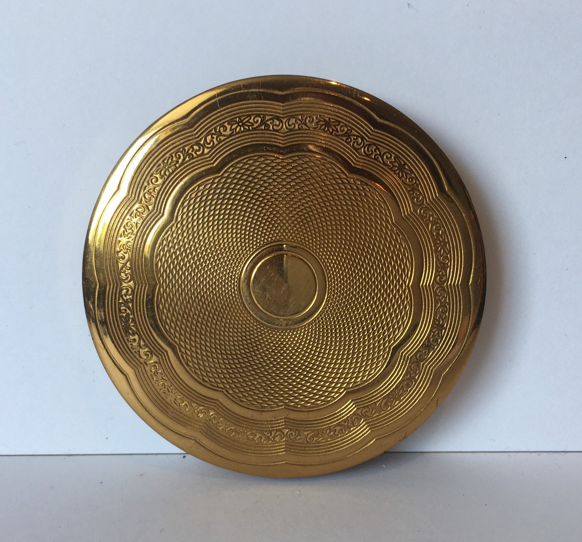 Vintage Compact, Compact, Vintage Gold Compact, beautiful piece.