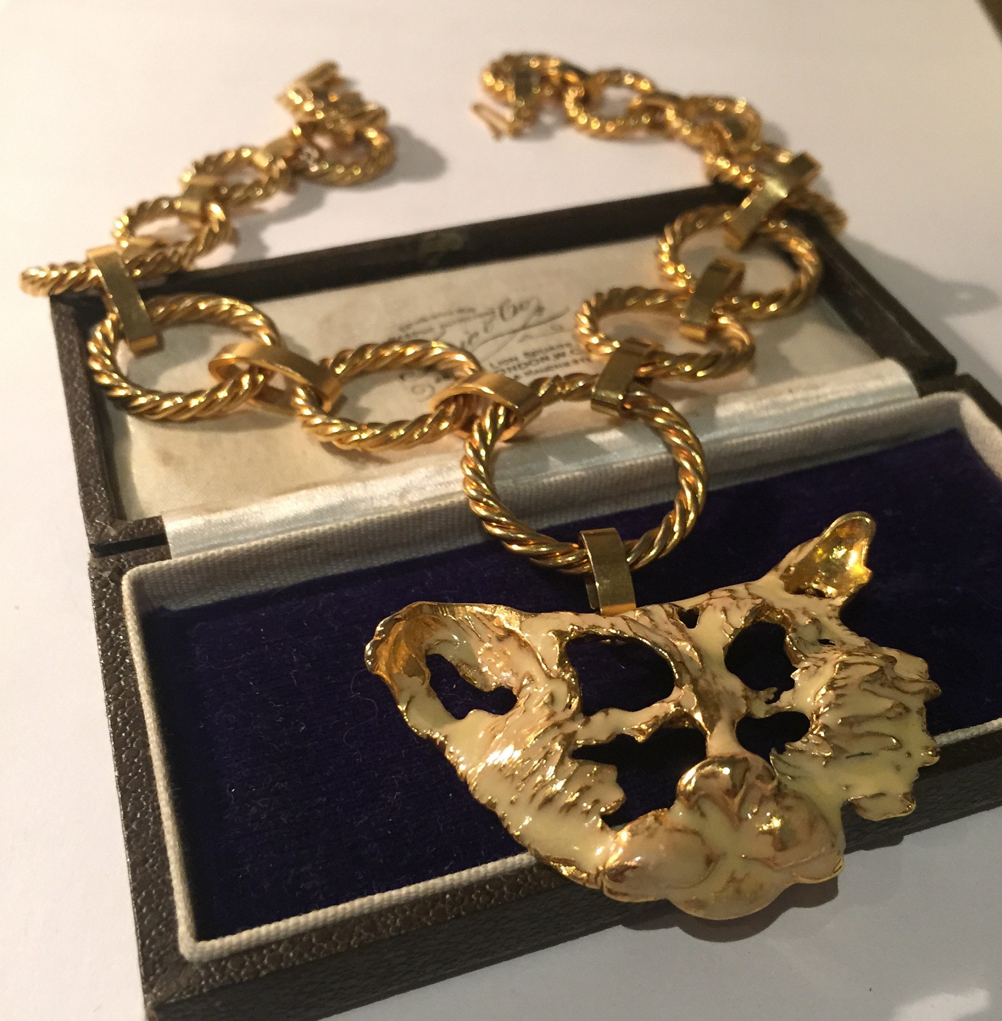 Vintage Cat Necklace, Cat Necklace, Cat Jewellery, great design piece.