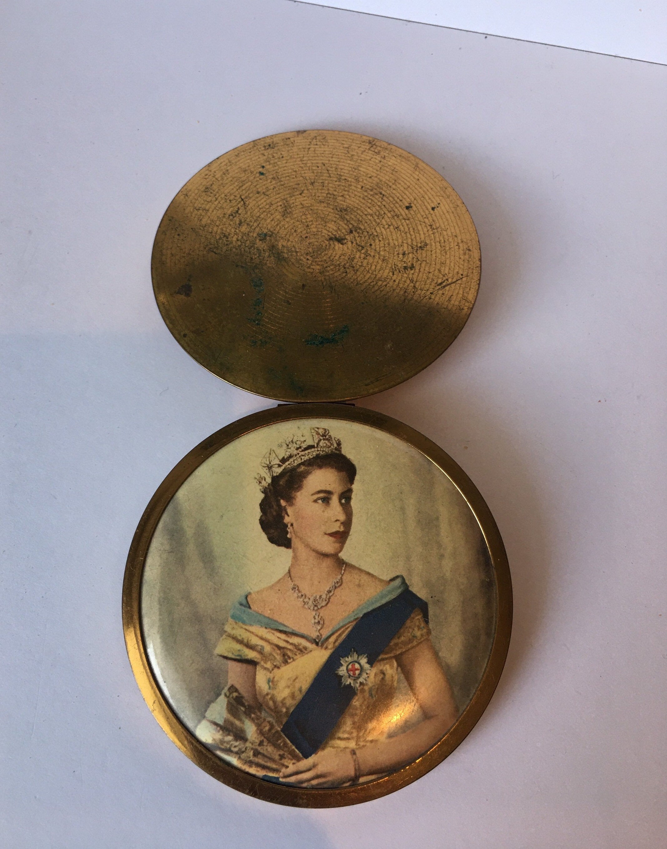 Vintage Compact, Royal Compact, Vintage Queen Compact, Queen Compact ...
